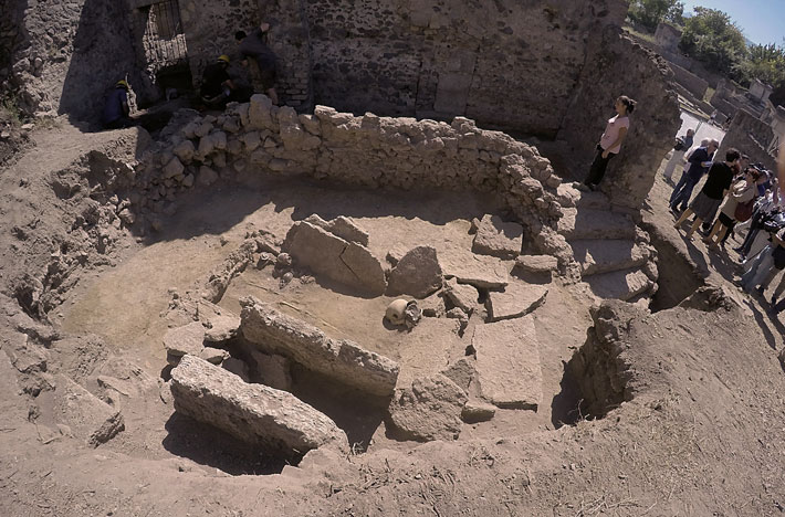 1599 – Pompeii discovered by Architect – History Bytez
